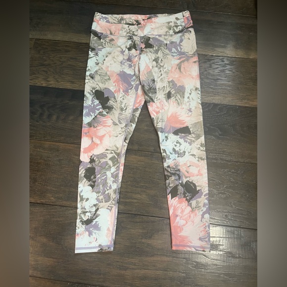 Fabletics | Pants & Jumpsuits | Floral Pattern Fabletics Leggings ...
